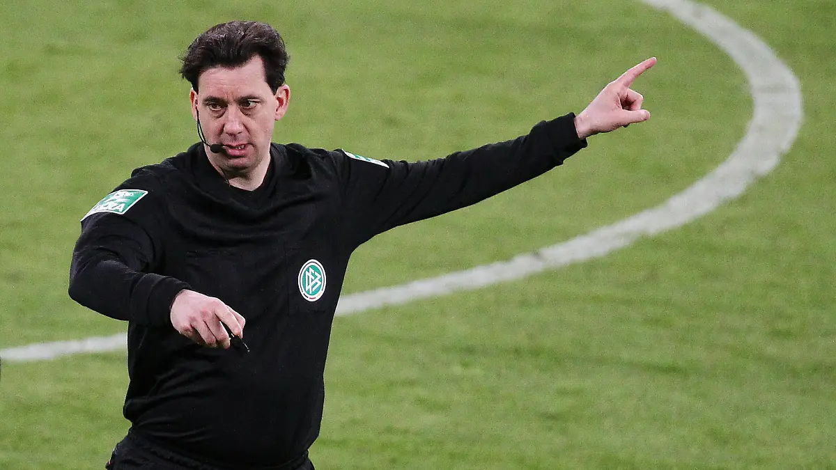 Bundesliga: Weil er zu alt ist! Deutscher Top-Schiedsrichter Manuel ...