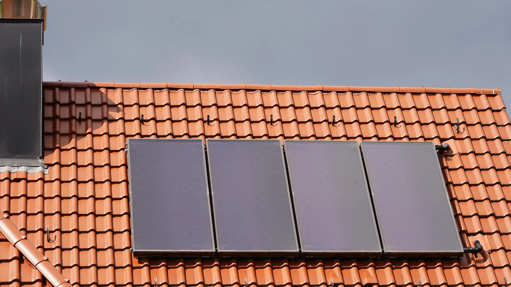 Balkonkraftwerk und Co.: Zuhause selbst Energie erzeugen - das müssen ...