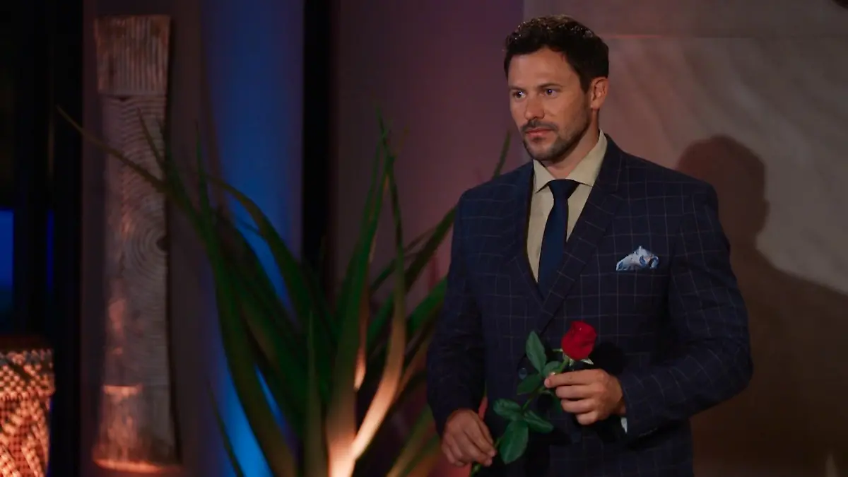 Bachelor Sebastian Klaus: Er ist frisch verliebt! Was wir bisher über ...