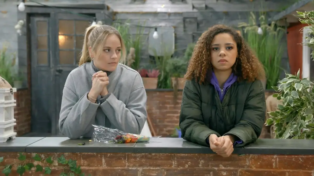 Die „Unter uns“-Wochenvorschau (Teil 1): Cilly bemerkt, dass Paula eingeschnappt ist