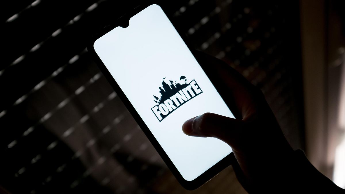 Bornheim bei Bonn: Passant hört Schreie und wählt Notruf - Junge spielt ...