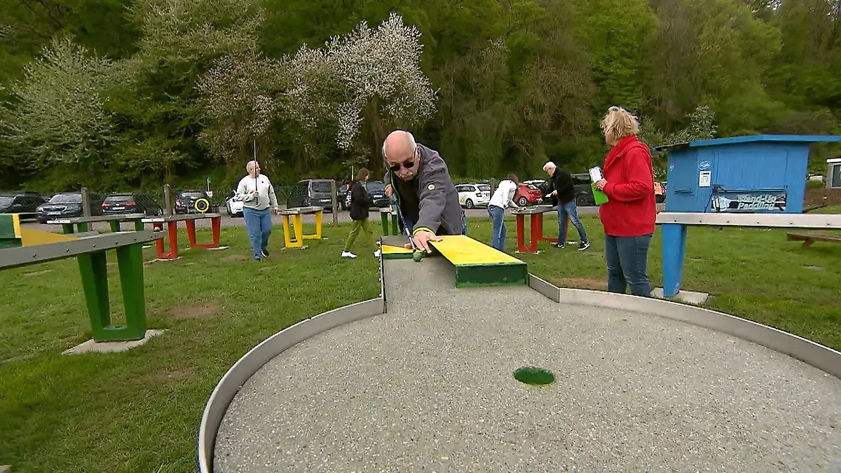 Eingelocht: Pit Pat begeistert durch Queue und Tischminigolf