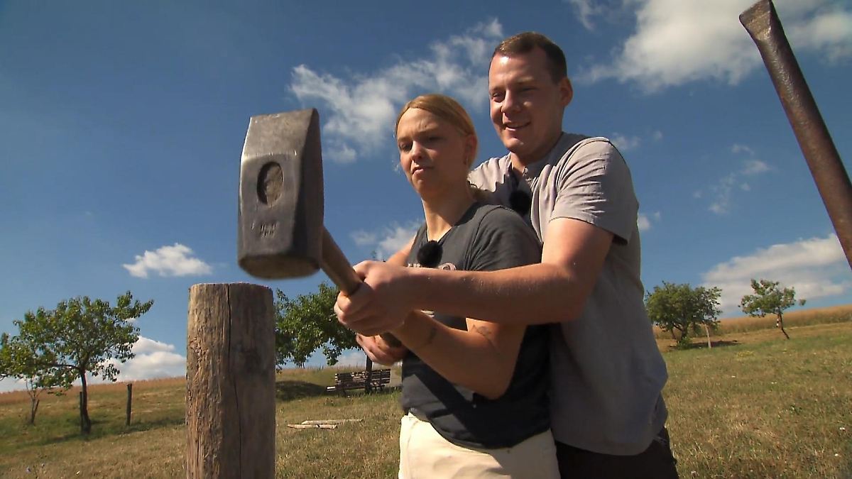 Bauer stellt Hofdame auf die Probe: Max gibt seiner Anna eine echte ...