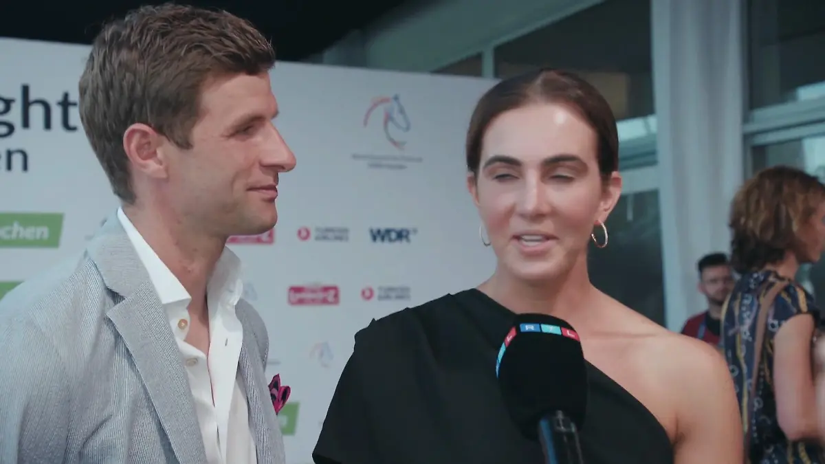 Thomas Müller stellt seine Doku vor - doch wo ist seine Ehefrau Lisa?