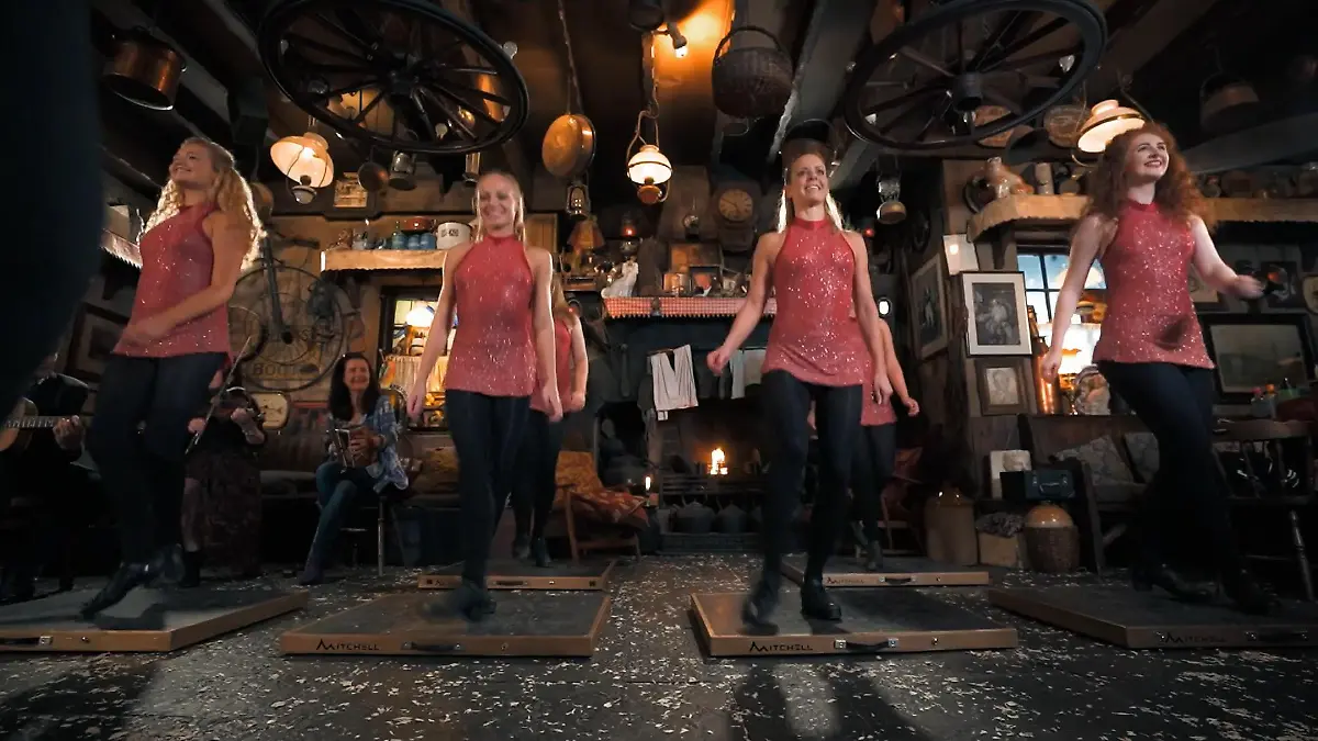 In Galways berühmtesten Pub: Marta und Isabel tanzen "Irish Dance"!