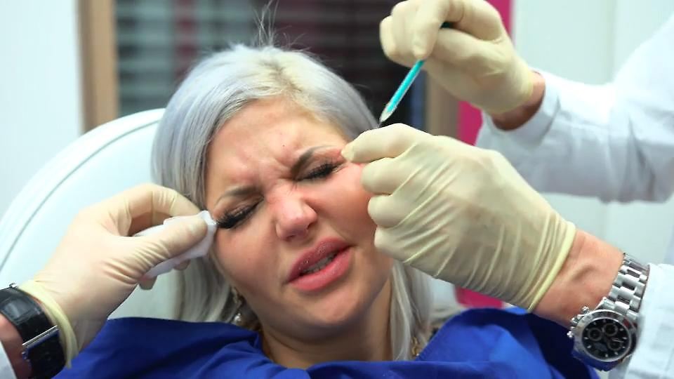 Beim Beauty-Doc: Mami-Makeover für Sophia Vegas