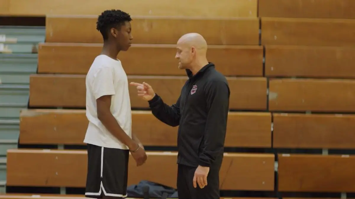 Folge: "Wie man in die Zeitung kommt": Wie ist es mit Papa als Coach?