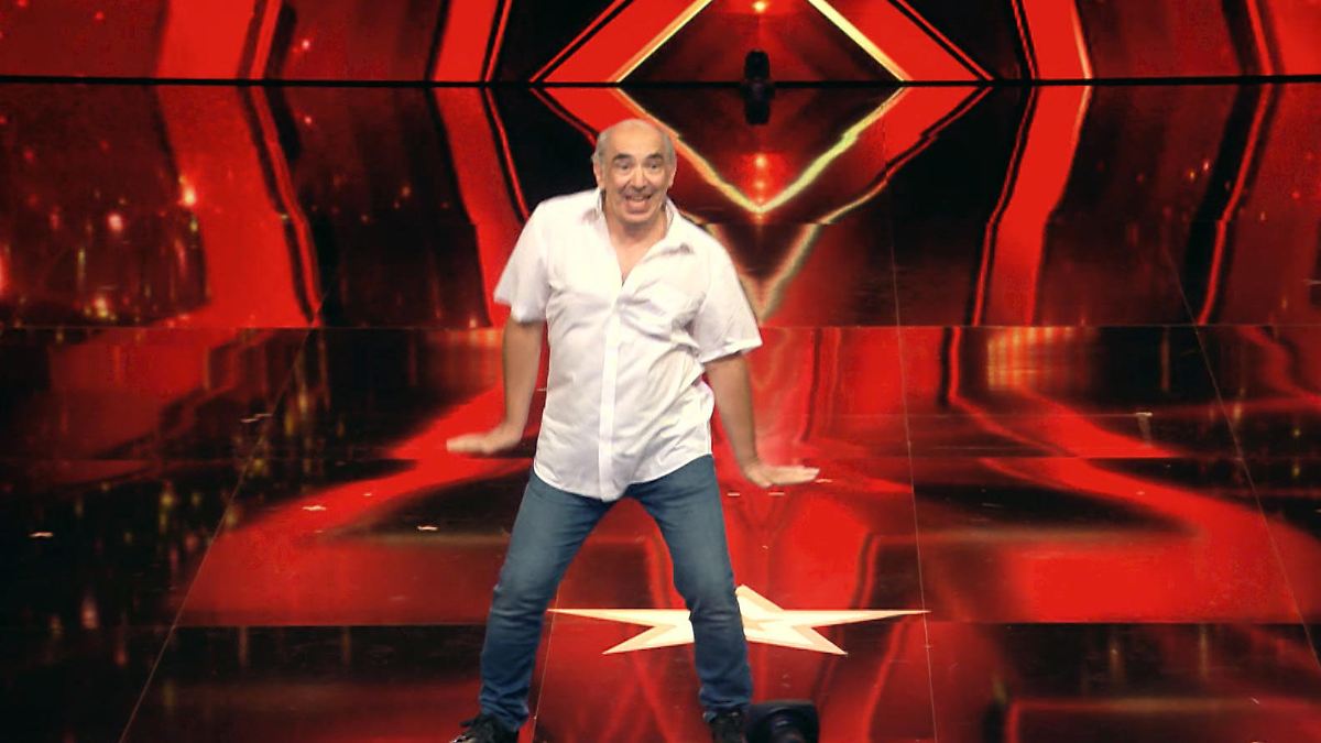 Das Supertalent 2018: Show 5: Athanasios Tzaras lässt die Hüften schwingen