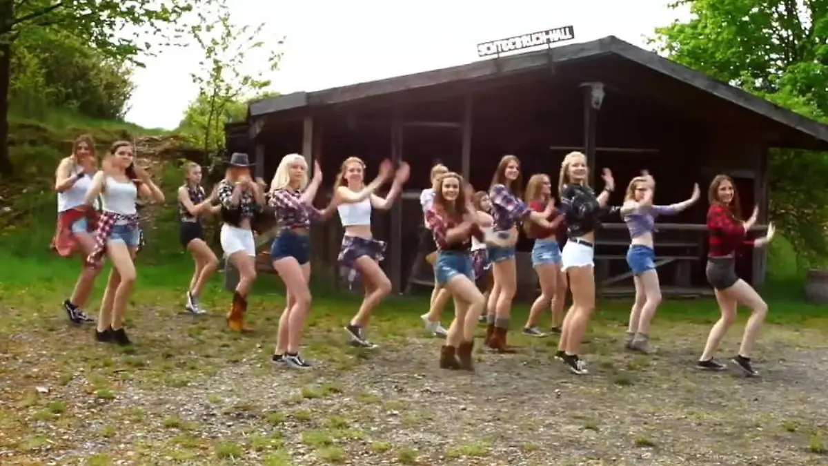 JenniferM: Happy Dance Gückergarde