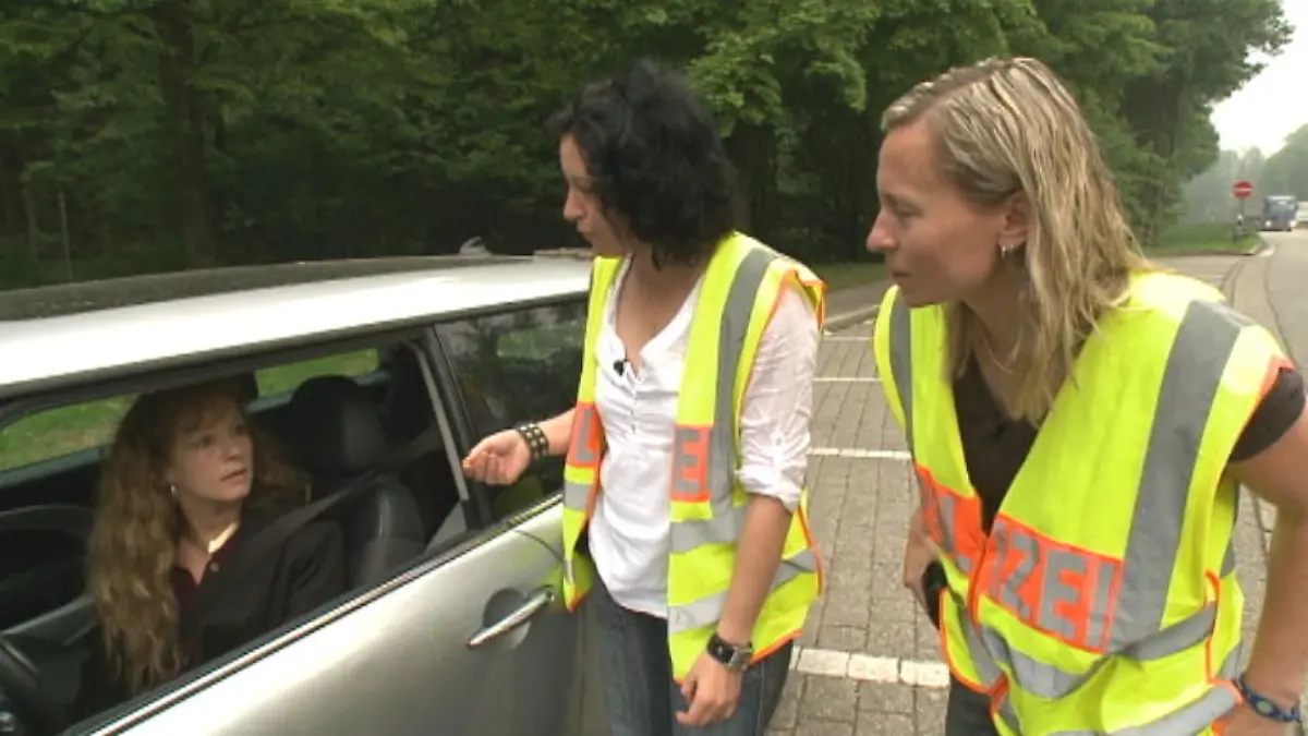 Rasant durch die Baustelle: Altenpflegerin hat es eilig