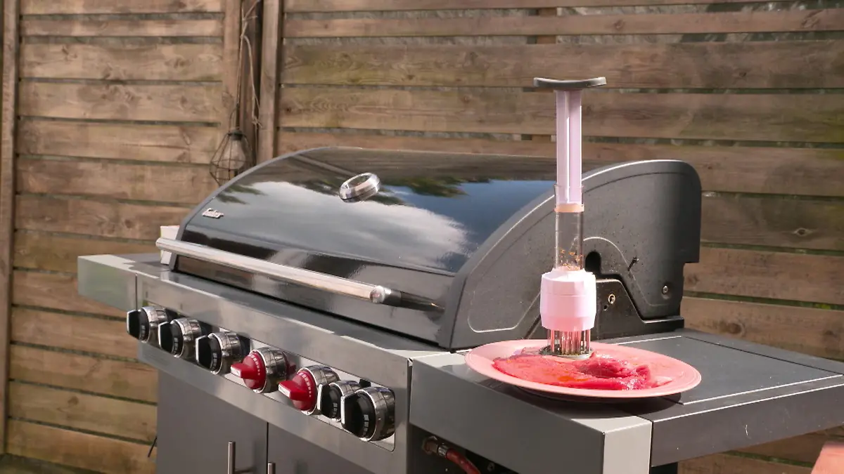 Grillen: Feuerwehr erklärt: Mit diesen Tipps grillt ihr sicher!