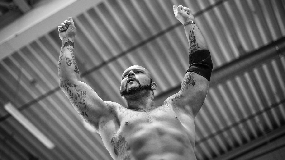 Deutscher Wrestlingstar John Bad Bones Klinger stirbt kurz nach seinem ...