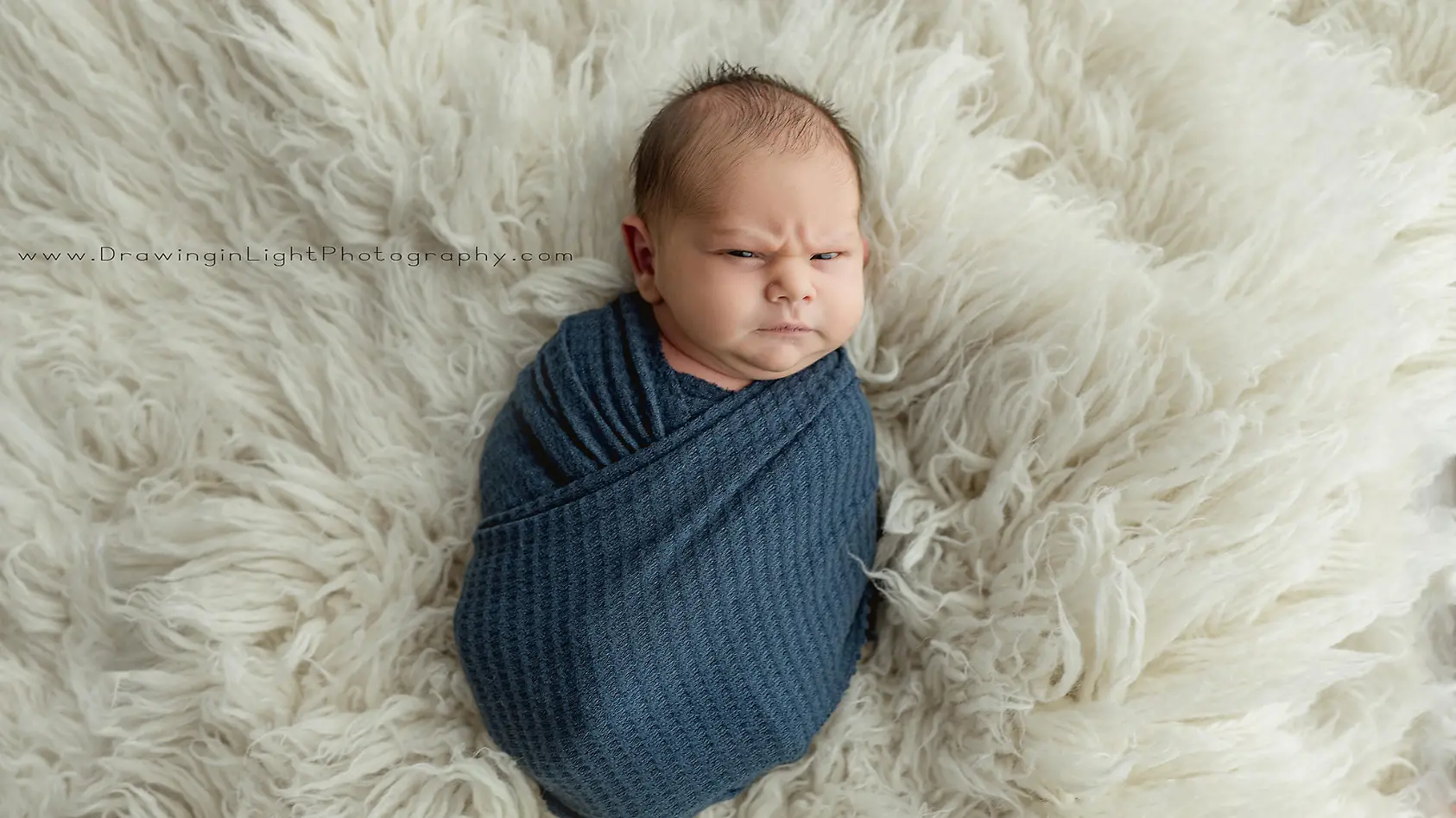 Neugeborenes entzückt die Welt: „Grumpy Baby" geht viral!