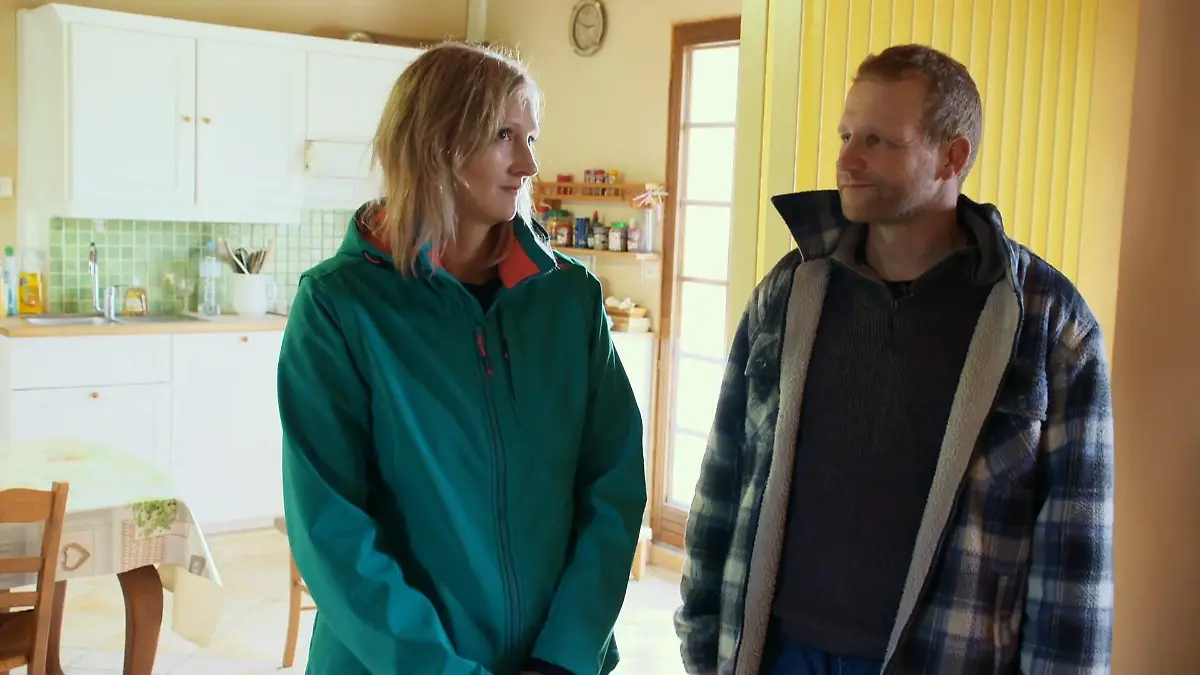 Ein neues Zuhause?: Fritz zeigt Julia sein zukünftiges Haus