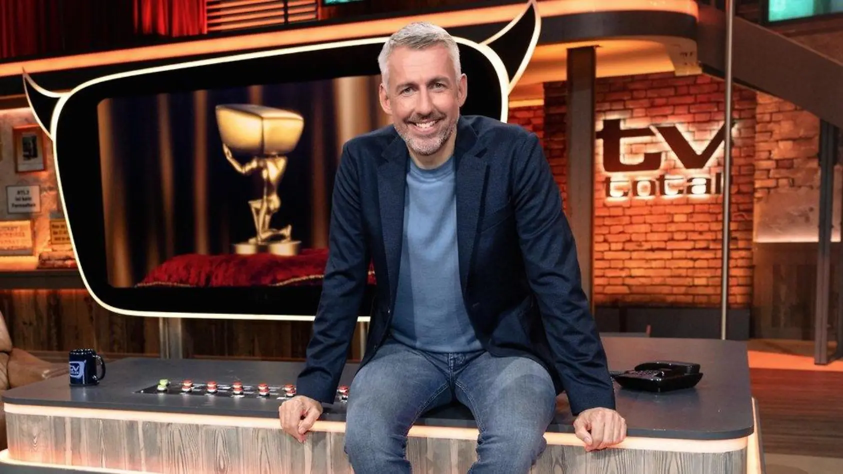 In der Lanxess Arena: Sebastian Pufpaff veranstaltet "TV total XXL"