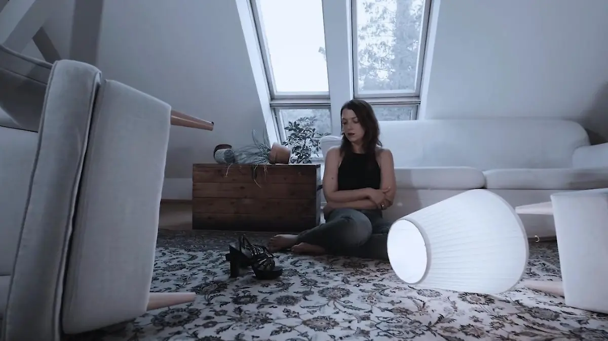 Videoweltpremiere! GZSZ-Star Iris Mareike Steen präsentiert ihren Song „Krach im Kopf“ in der ...