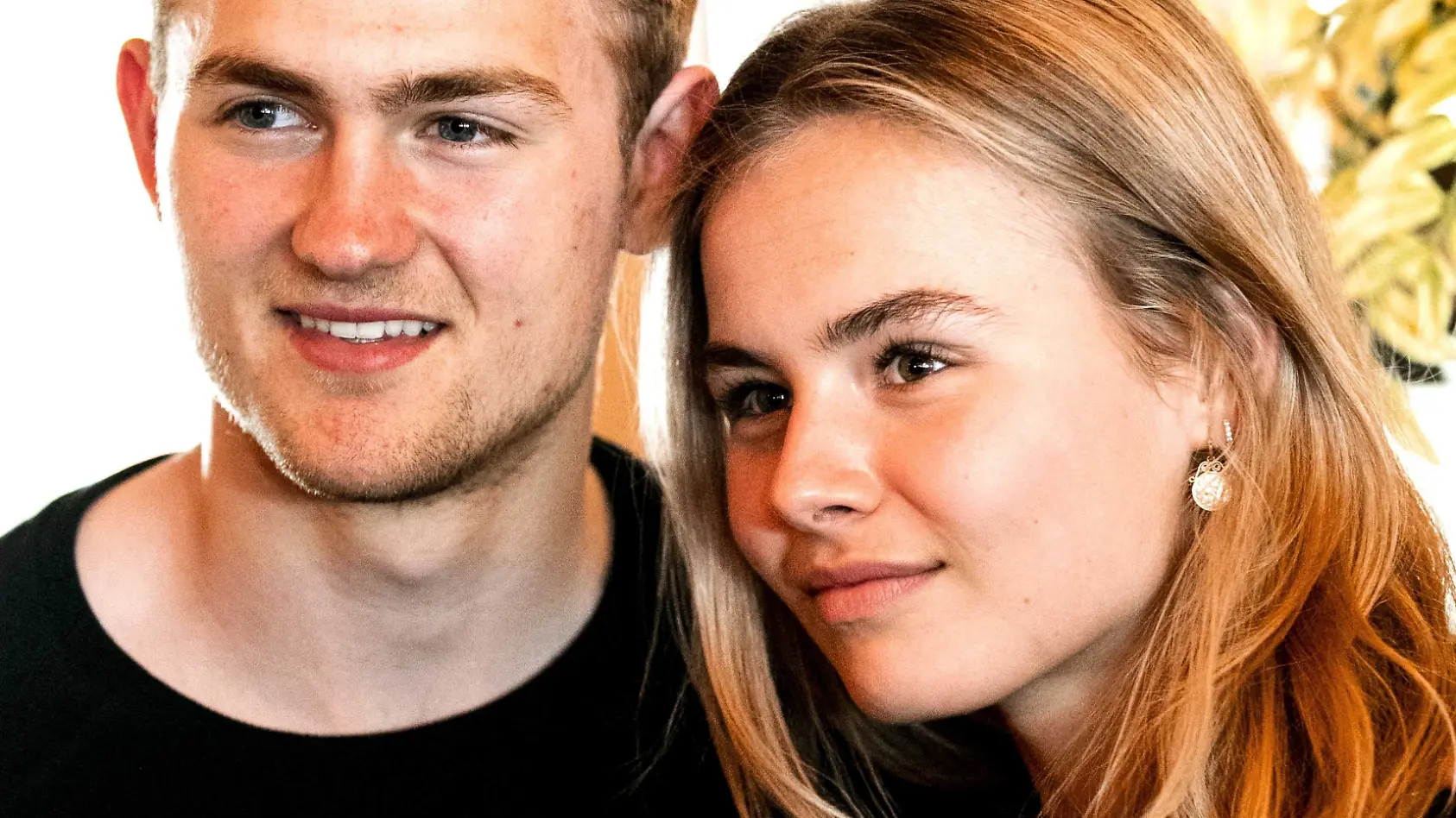 Matthijs de Ligt vom FC Bayern München und Annekee Molenaar haben ...