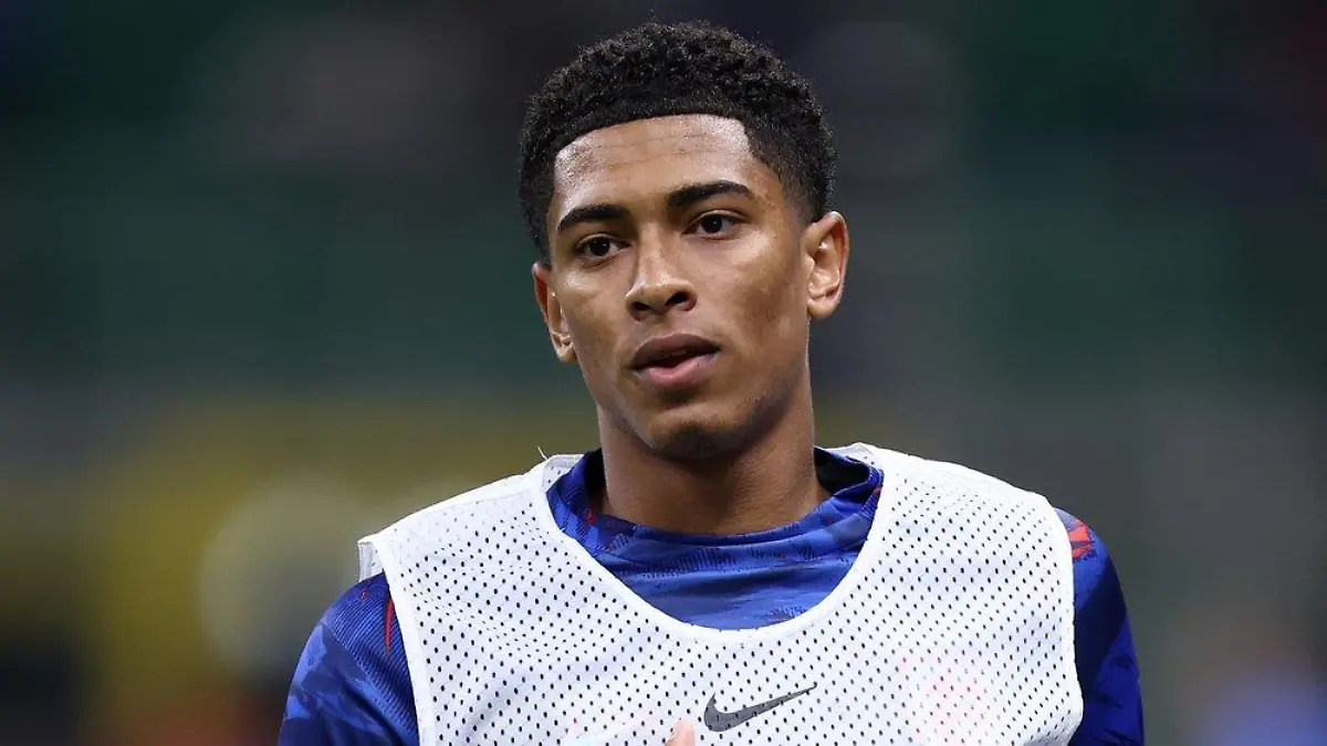 Skims-Kampagne: Jude Bellingham zieht für Kim Kardashian blank