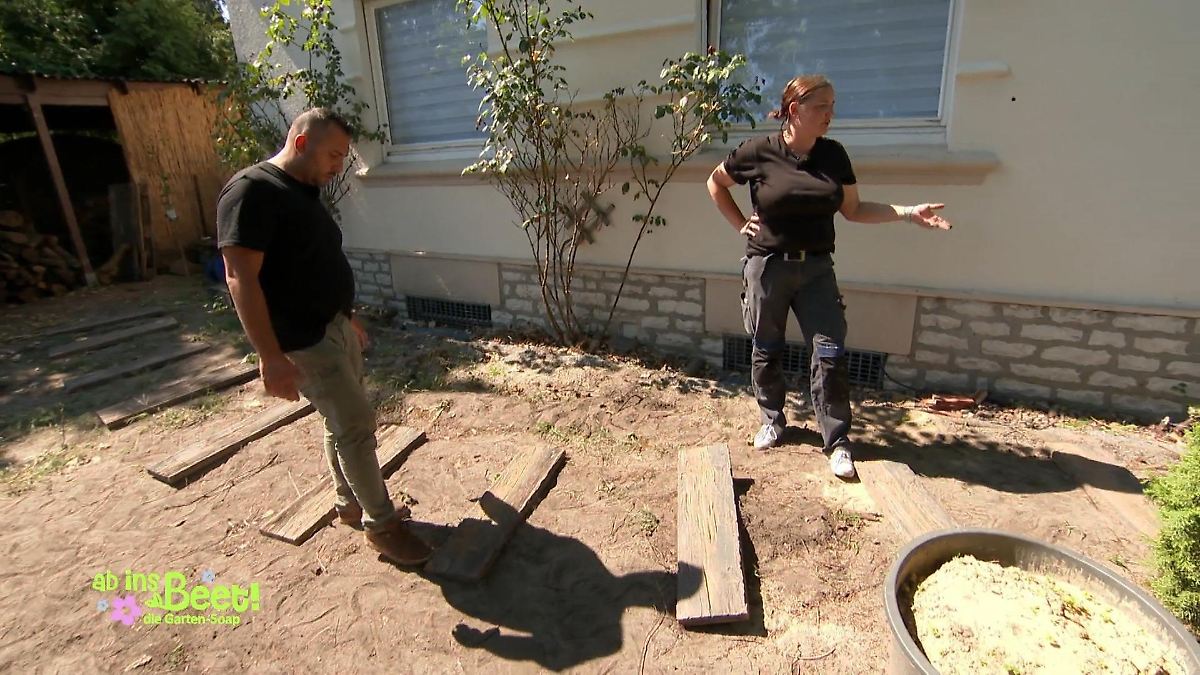 Nächster Programmpunkt: Ali und Daniela bauen einen Vorgarten-Weg