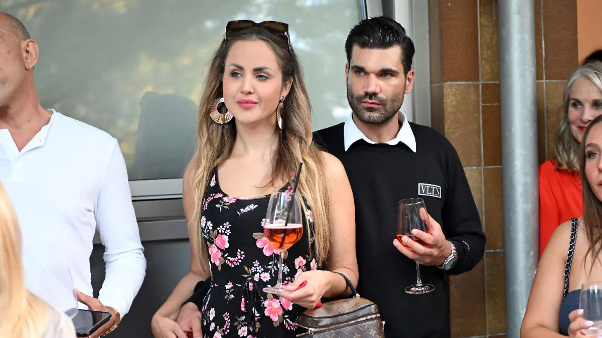 Mike Cees wieder vergeben? Hier knutscht er rum - und SIE ist keine ...