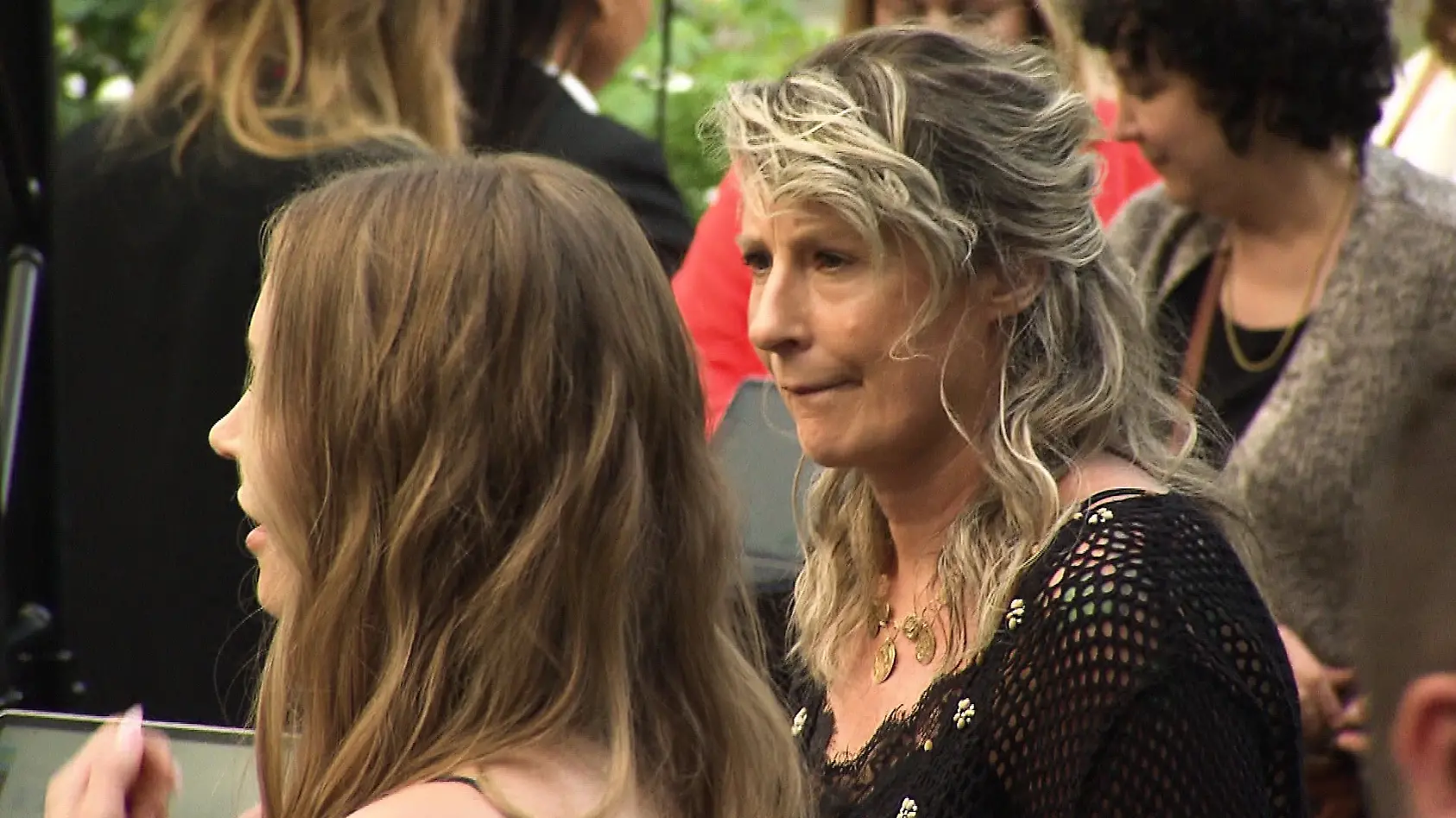 Wie Tom und Bill Kaulitz Mama Charlotte Trümper vor die Kamera gekriegt ...