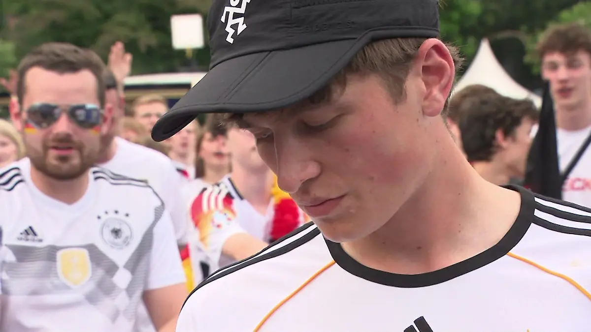 Kim Gottwald joggt zu JEDEM EM-Spiel der deutschen Nationalmannschaft