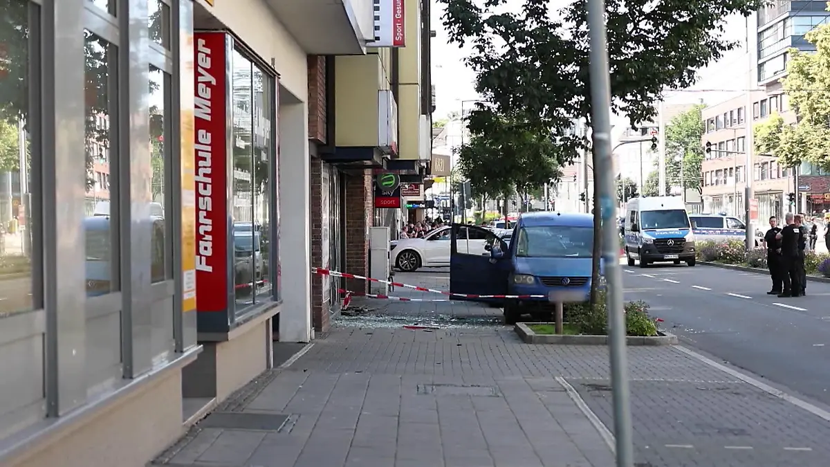 Explosion in Solingen: Ein Toter, vier Verletzte – Mann soll Brandsatz ...