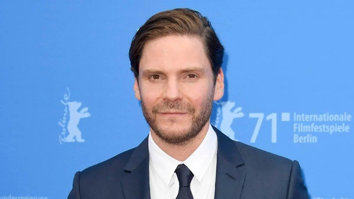 Zweite Regiearbeit: Daniel Brühl dreht Film über Tennislegende