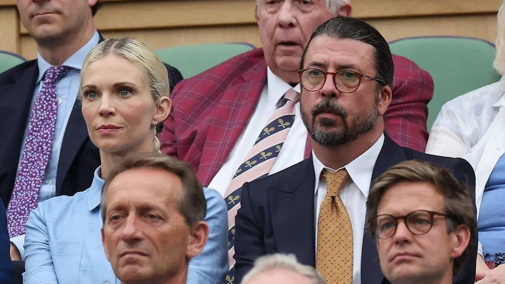 Foo-Fighters-Sänger David Grohl überrascht mit seriösem Look in Wimbledon