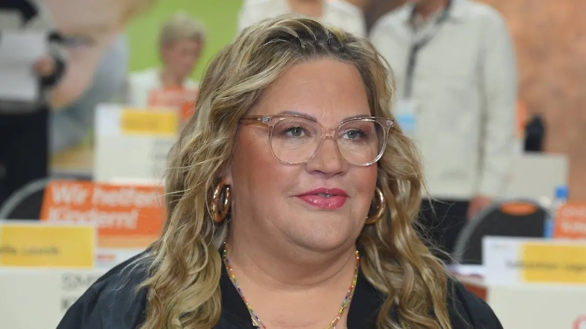 Ilka Bessin: In meiner Kindheit gab es häufig Prügel!