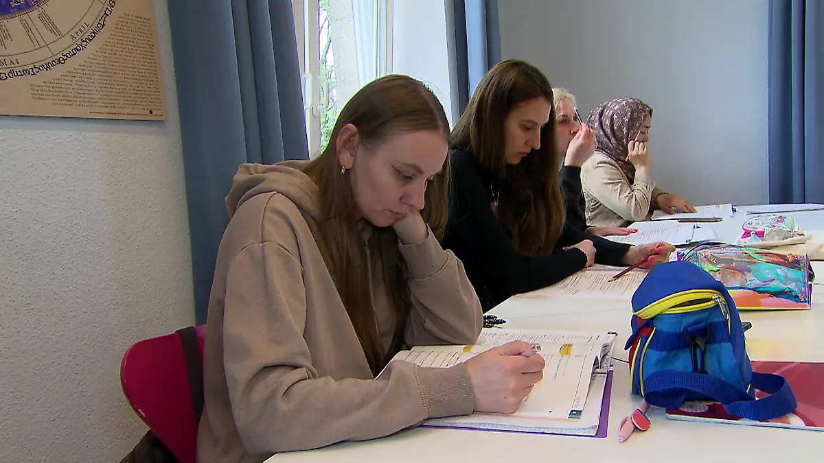 Warum haben so wenige Ukrainer und Ukrainerinnen bei uns einen Job?