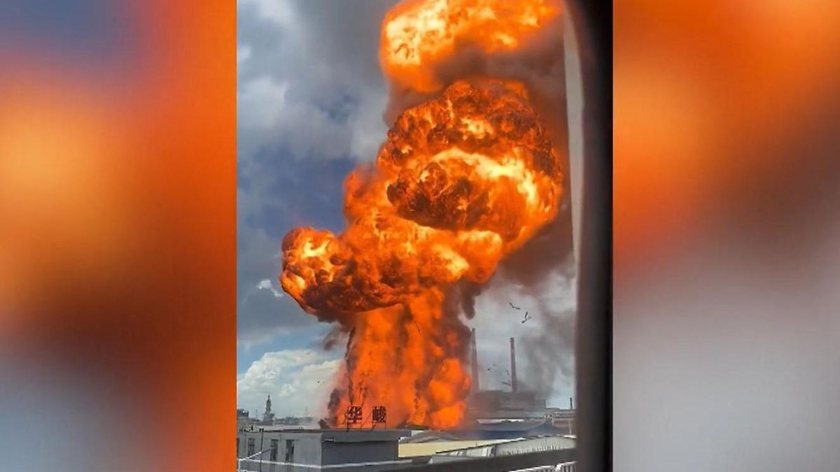 Riesige Feuersäule zieht über Stadt: Heftige Aufnahmen: Schock ...