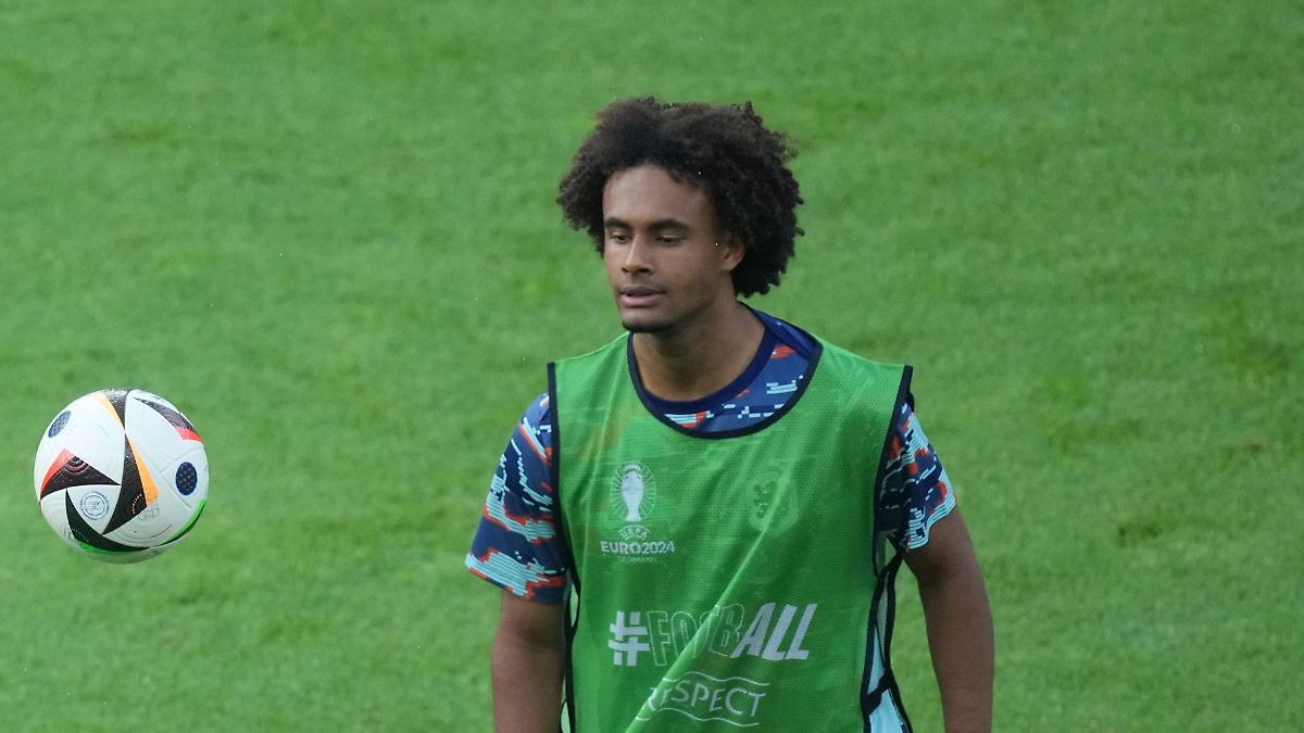 Ex-Bayern-Star Joshua Zirkzee und deutsche Influencerin Celina Kerr ...