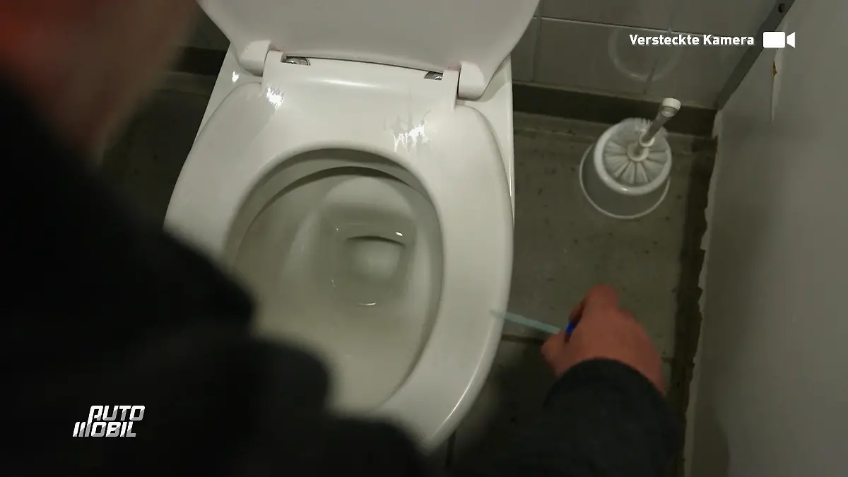 Autobahn-Südwest geht mit Plakat-Aktion gegen Ekel-Toiletten vor