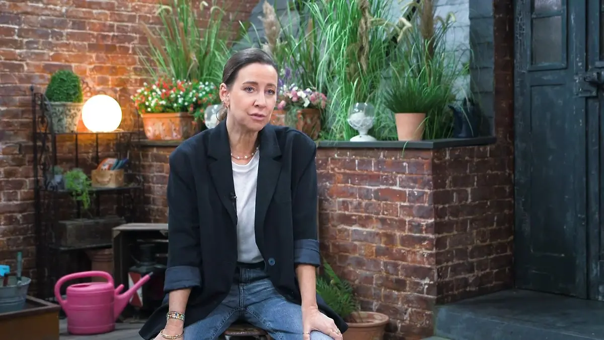 Tränenreiches Jubiläum! Isabell Hertel feiert 30 Jahre bei „Unter uns”