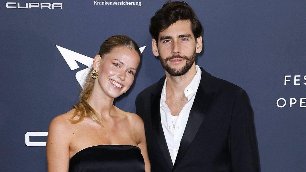 Álvaro Soler im Baby-Glück: Model-Frau Melanie Kroll bringt erstes Baby ...