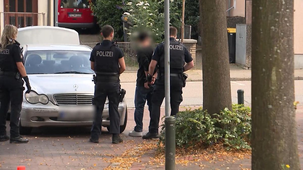 Messerattacke an Schule: Zwei Brüder nach Lehrer-Angriff festgenommen