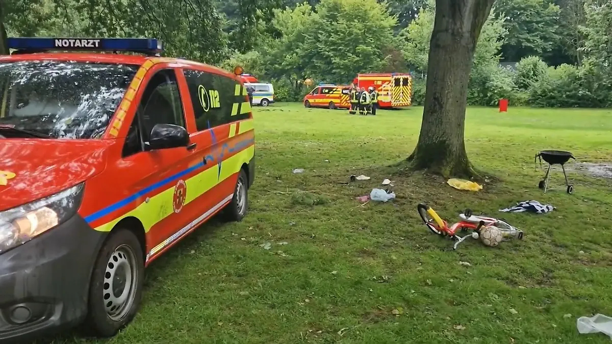 Schweiz: Paar wird bei Wanderung hintereinander von Blitz getroffen