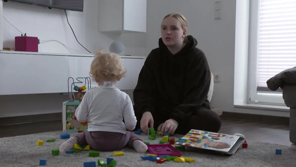 Mit 16 plötzlich erblindet, mit 18 Mama - Paulines Geschichte macht Mut