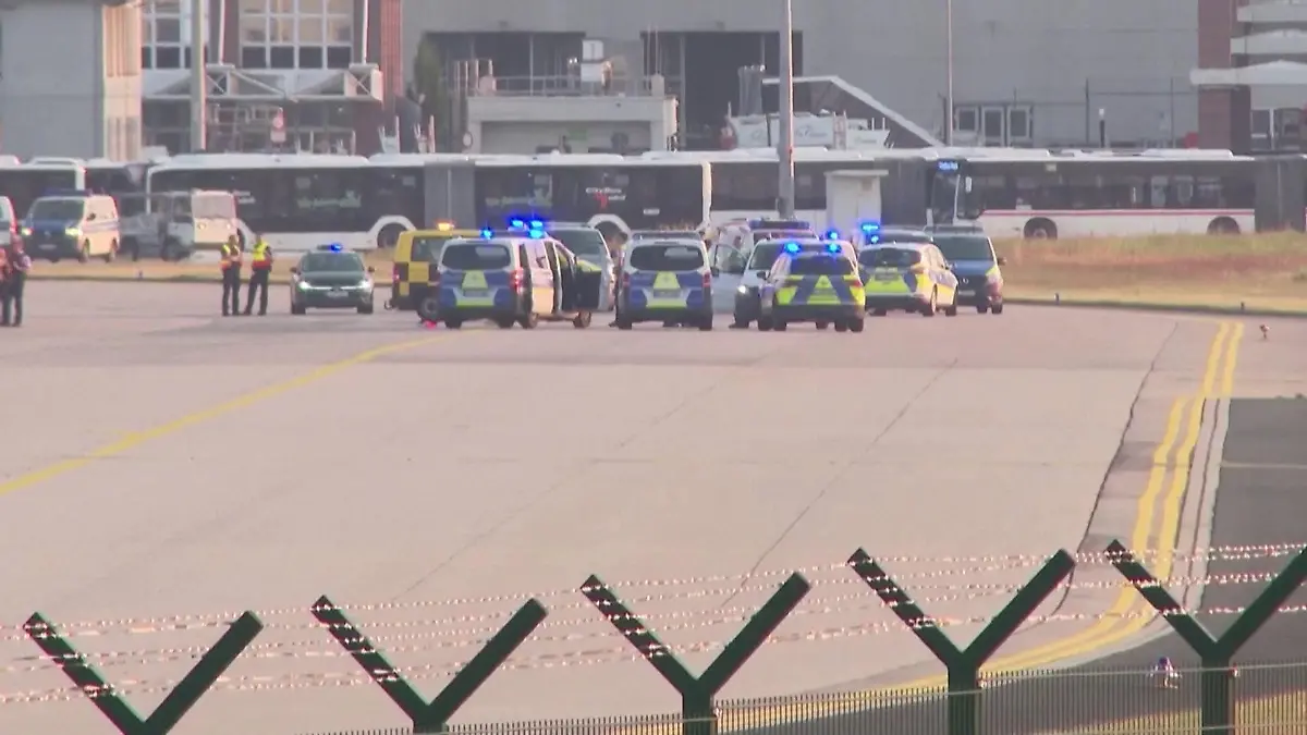 Klimakleber legen Frankfurter Flughafen lahm - Passagiere müssen Geduld aufbringen