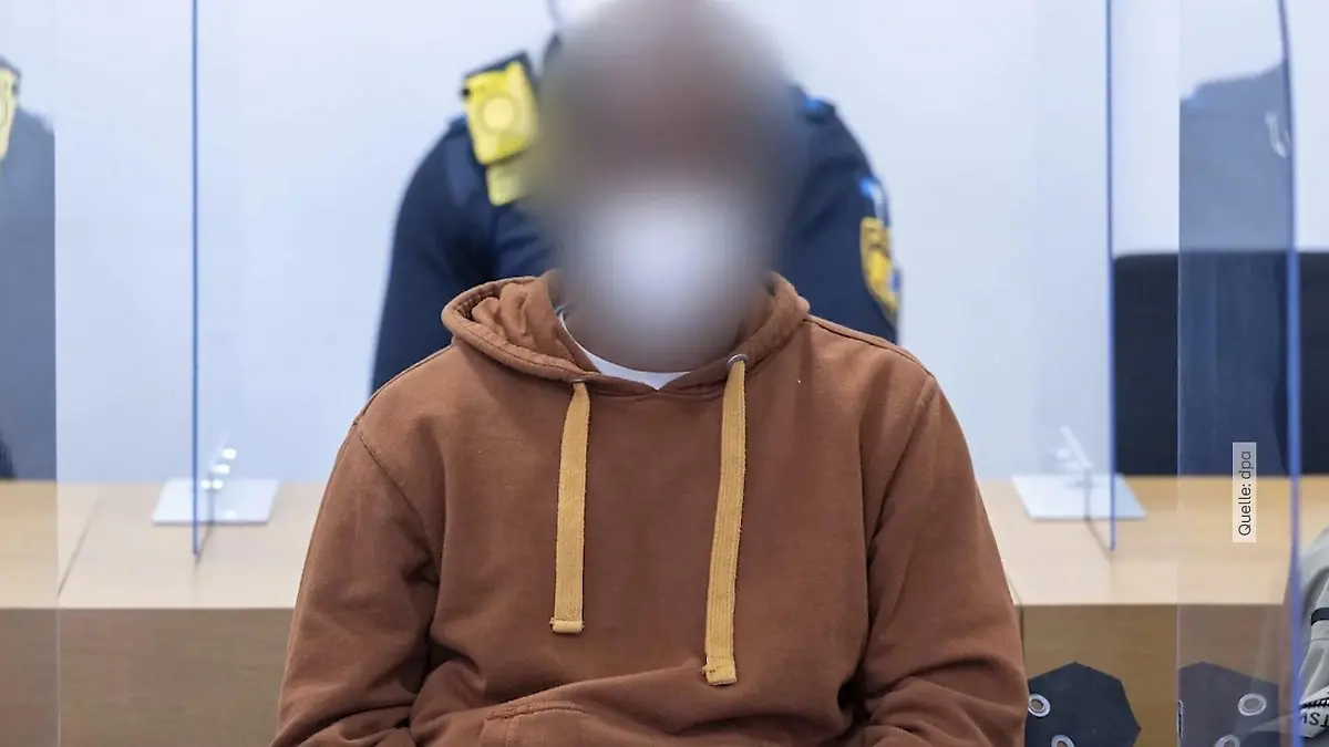 Plattling: Verurteilter Killer darf ins Kino und entkommt Bewacher ...