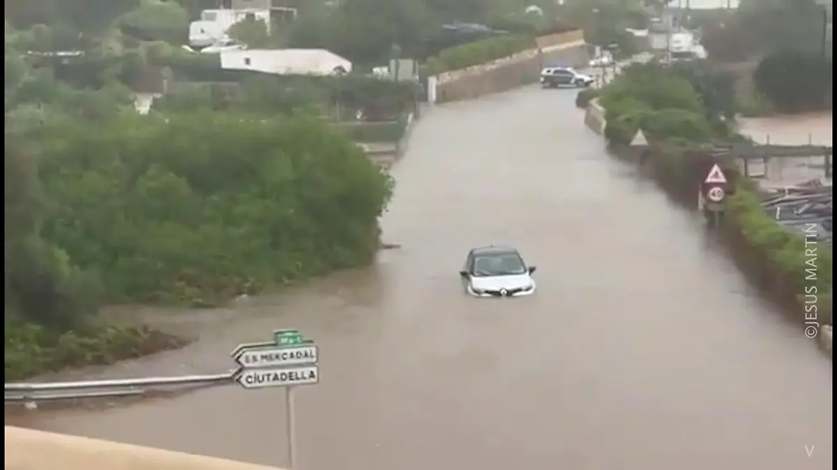 Heftiger Sturm auf Menorca: Ganze Straßen stehen unter Wasser