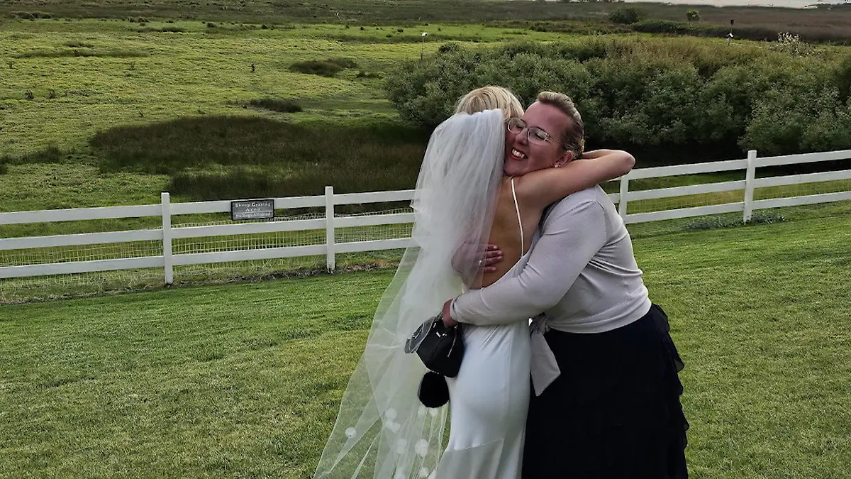 Nach erfolgreicher Stammzellspende: Lisa als Hochzeitsgast bei ihrer ...