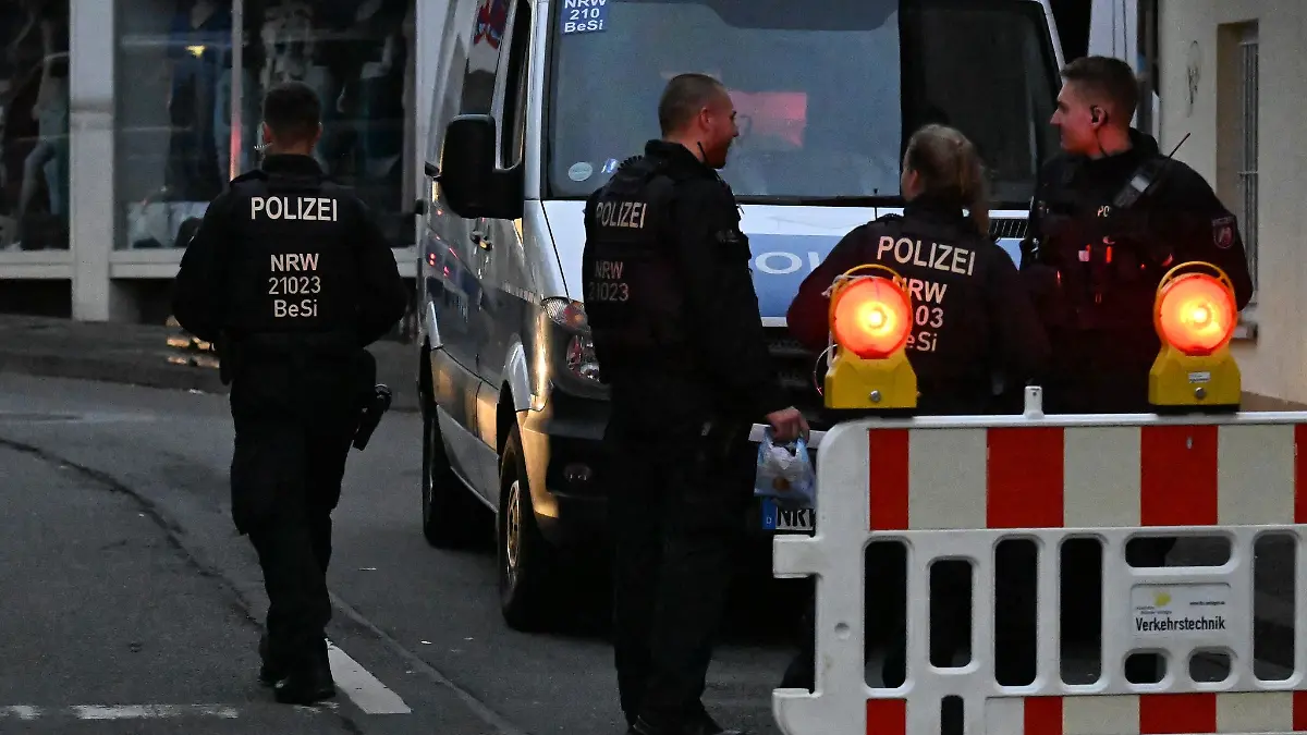 Nach Messerangriff in Solingen: Polizei jagt diesen Mann