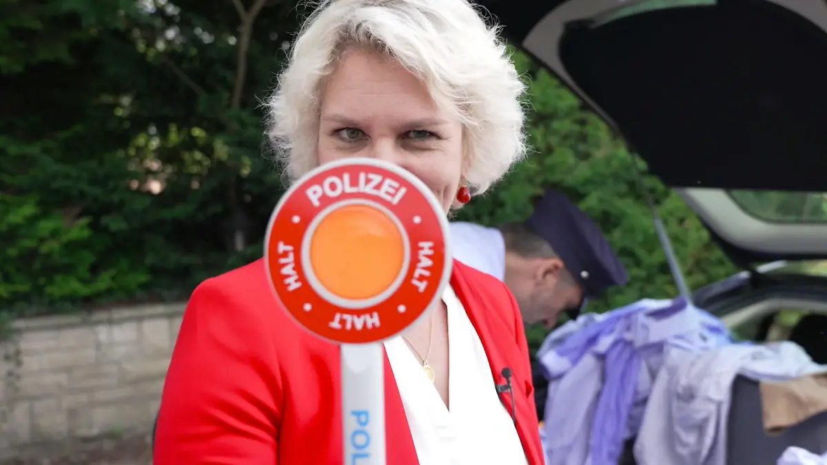 Polizeikontrolle im Straßenverkehr: Was dürfen die Beamten von mir ...