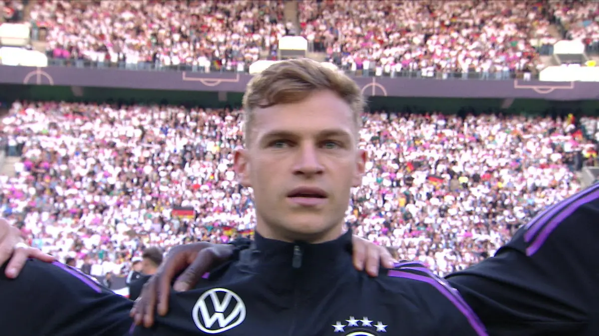 Trauerfeier für Trainerlegende Christoph Daum in Köln - Katja Burkard ...