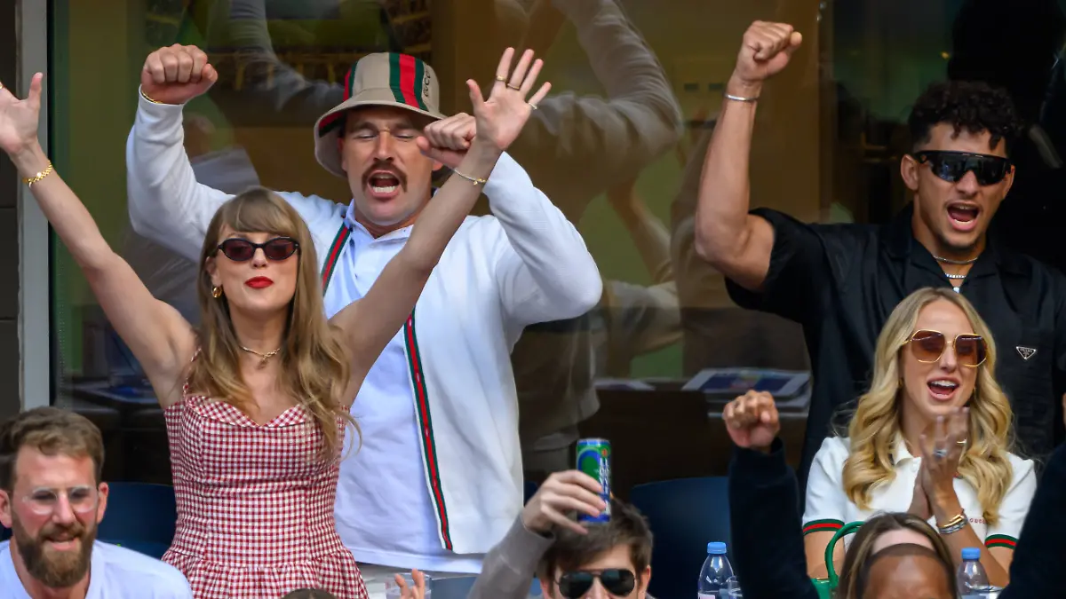 Taylor Swift und Travis Kelce knutschen verliebt bei den US Open