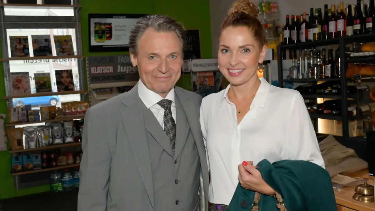 GZSZ-Rückkehr! Maria Wedig steht nach ihrer Baby-Pause wieder vor der ...