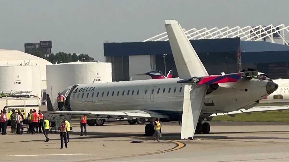 Atlanta: Delta-Airlines-Flugzeuge kollidieren auf Landebahn – Heck von ...