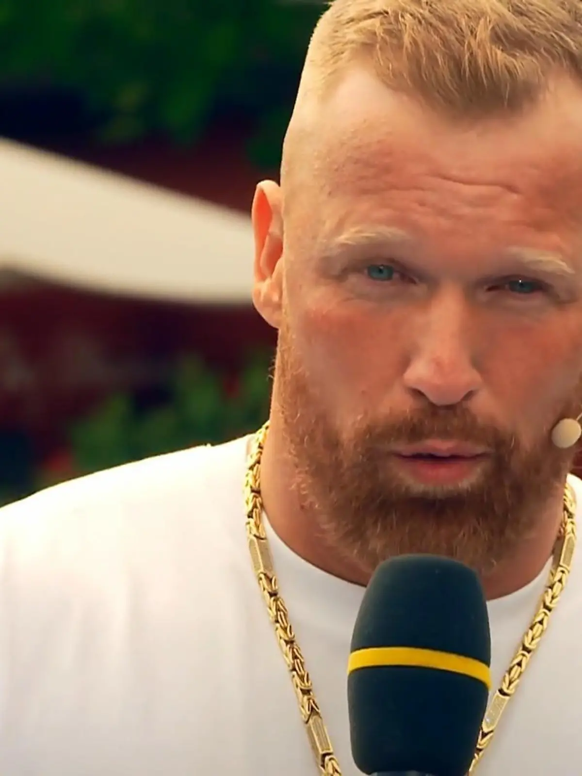 Er kommt mit Blumen und Gedicht: DSDS-Kandidat gesteht Beatrice Egli ...